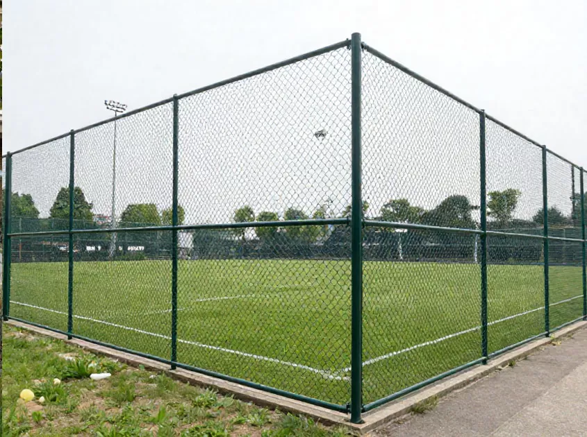 Why Do Contractors Still Choose Chain Link Fence in 2026?